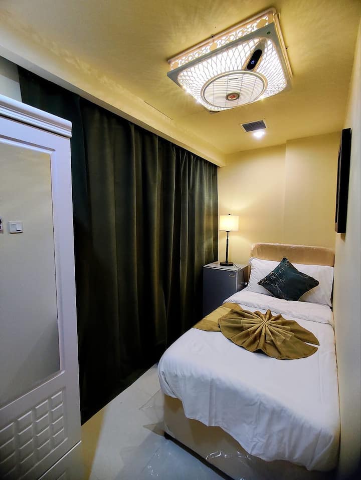 Elegant & Amazing Room For Men - Sharjah