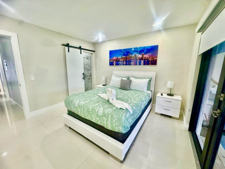 Stylish Home Near Coral Gables - Kendall, FL