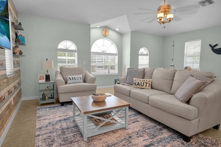 Walk To Downtown / 10 Min To Beach / Cable Tv - Bonita Springs, FL
