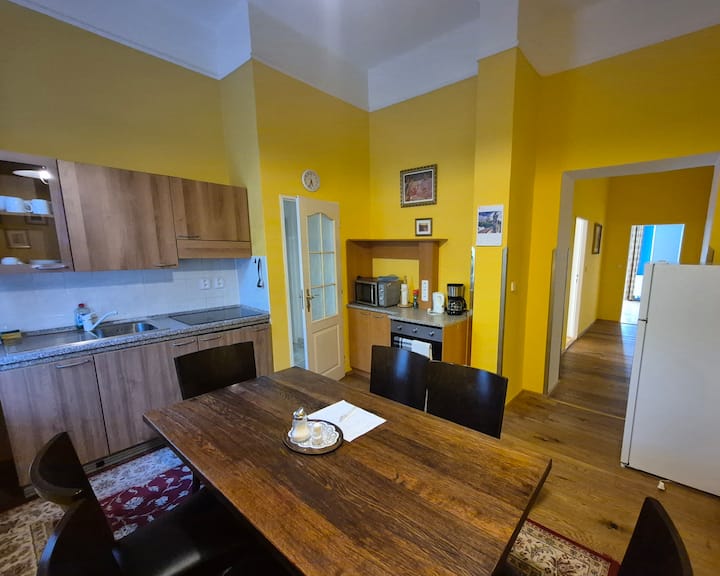 Apartment 3 With 2 Bedrooms And A Balcony - Mariánské Lázně