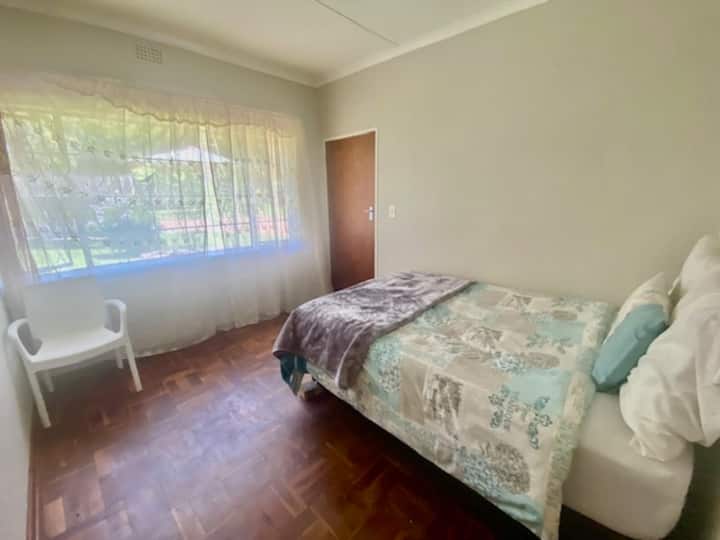 Neat 2-bed Self-catering Cottage In Glen Austin -