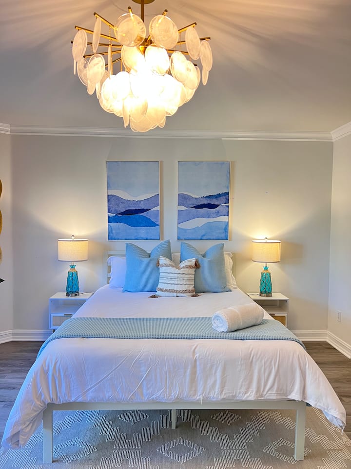 Dreamy Coastal | Pool View, Ac, Near Beach, Villa - Costa Mesa, CA