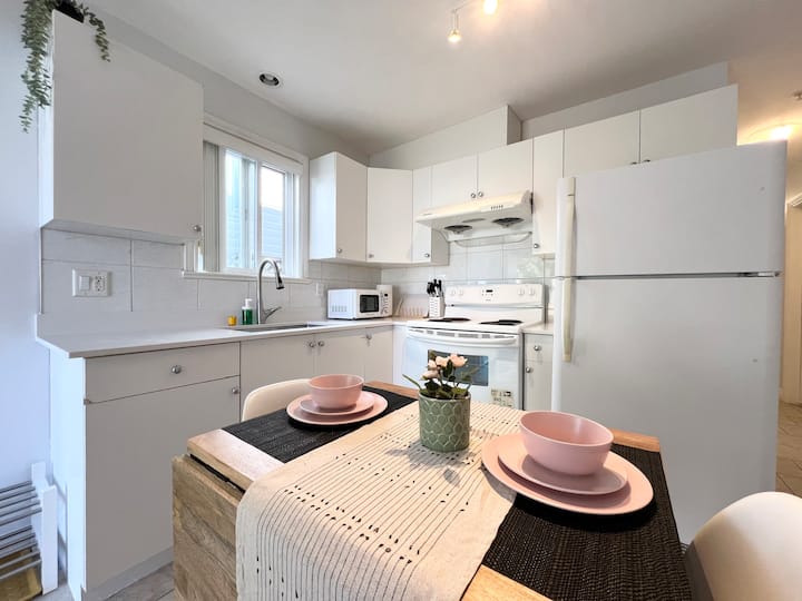 Ground Level 2 Bedroom Suite - 溫哥華