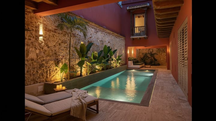 Luxury Villa W/ Pools, Butler & Daily Breakfast - Cartagena