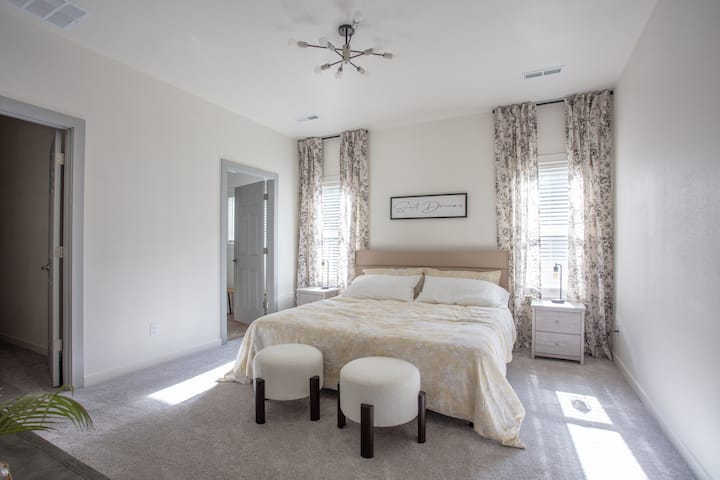 Romantic Farm House - Strafford, MO