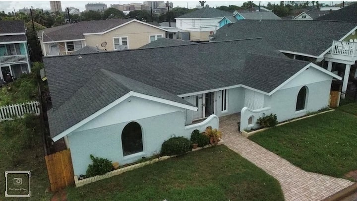Galveston Beach House - 1 Block From The Beach - Galveston, TX