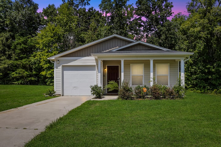 Cozy Retreat: Serene 4br Ranch Near Elon Uni. - Burlington, NC