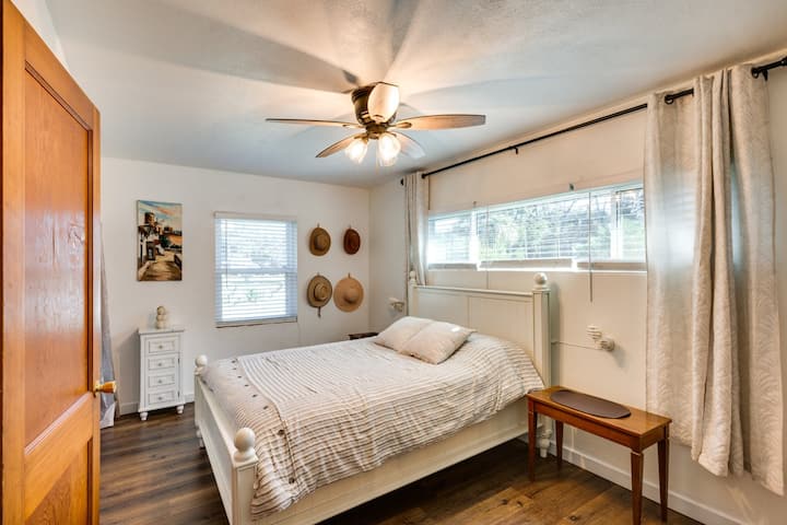 Casa Amarilla  Art Home With Gym Near Ju & City - Jacksonville, FL