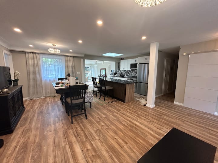 R03 Private Clean Room S Windsor Cabana W & Dougal - Windsor