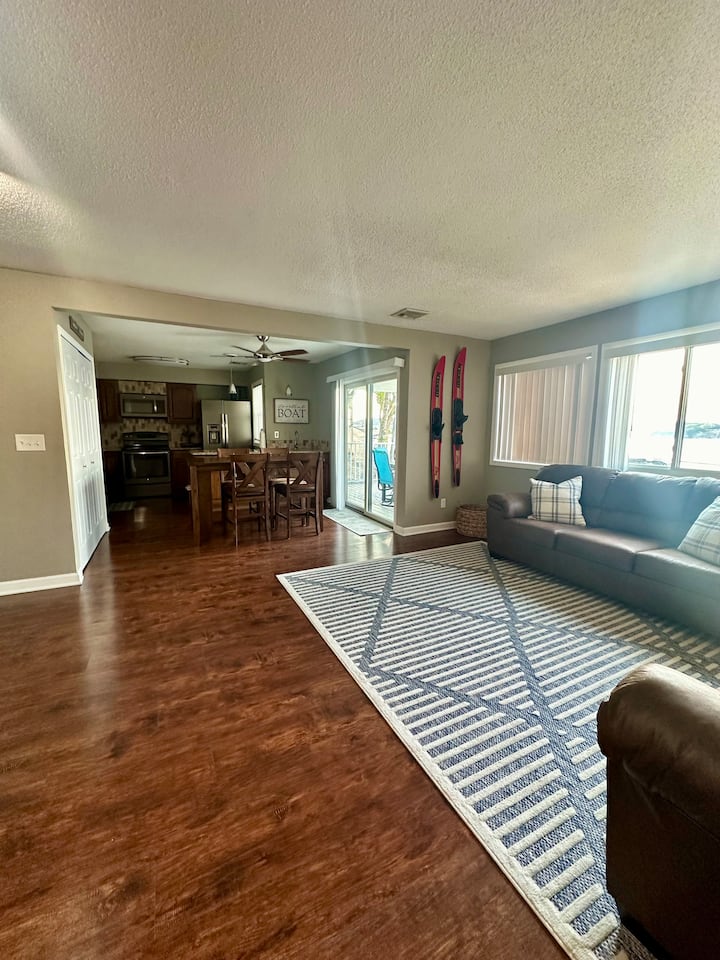 Tranquil Family Lakefront Condo - Osage Beach, MO