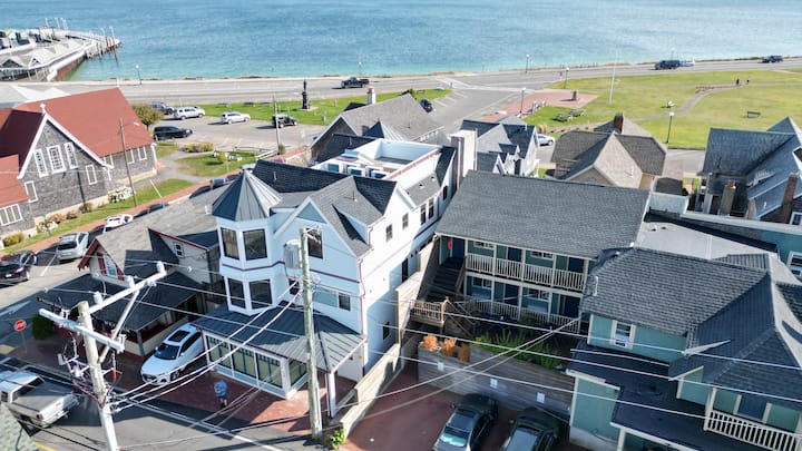 14b Kennebec The Center Of Ob! No Car, No Problem! - Oak Bluffs, MA