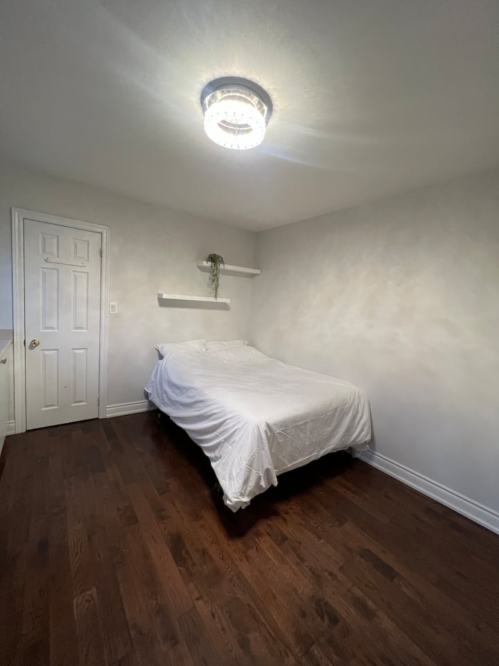 Room W. Bathroom, Kitchenette, Parking - トロント