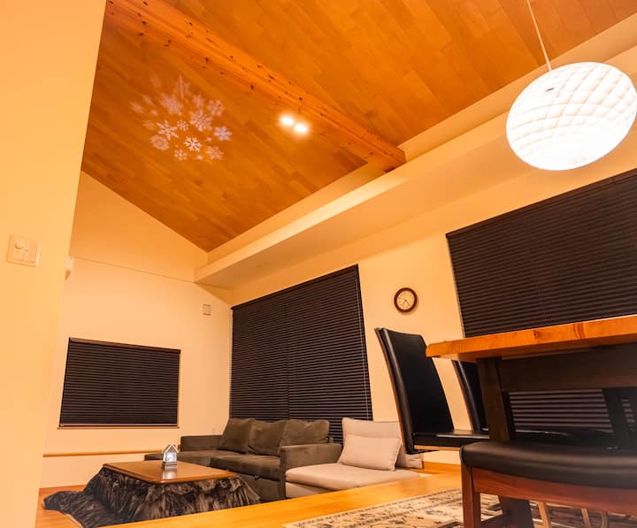 苗場・みなかみスキー拠点｜大空間リビングと木の温もりの一棟貸し｜古紗庵 - Gunma