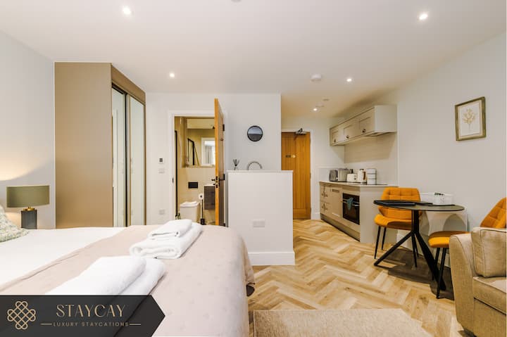 Rock Mill | Deluxe Apartments With Terrace - Hope Valley