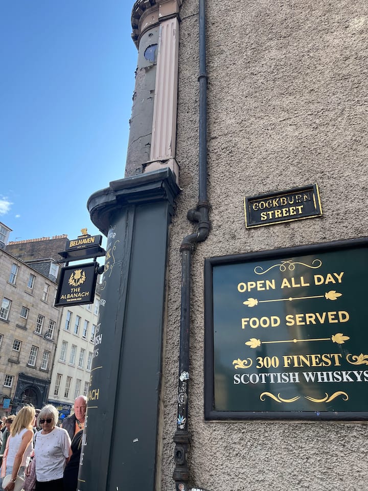Apartment In The Old Town (2 Bedroom) - Edinburgh, UK