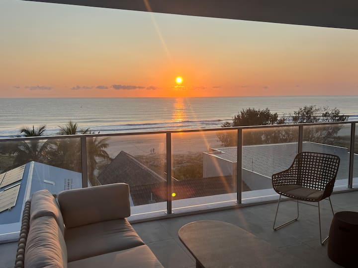 Beach Front Apartment In Palm Beach - Tweed Heads