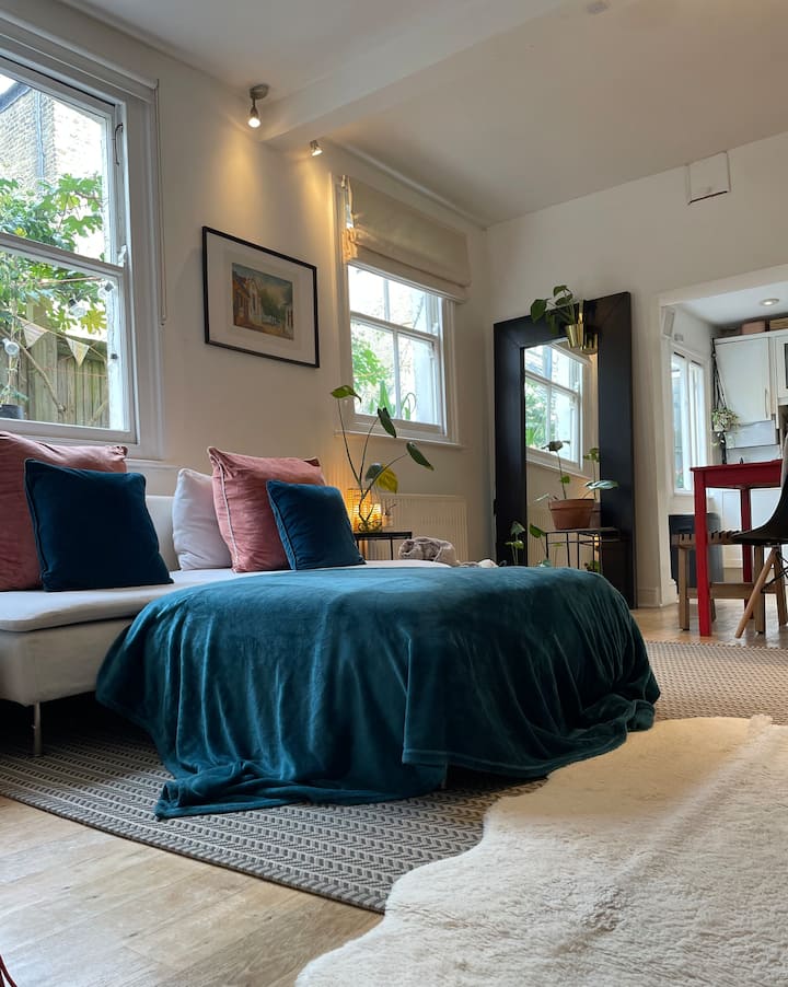 2 Bedroom Victorian W/ Fireplaces & Private Garden - Fulham