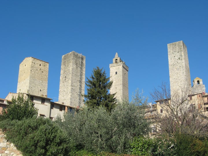 Un Pas Des Tours - San Gimignano