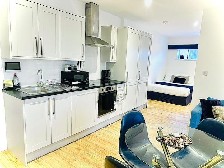 Modern *Maidstone City Centre* Apartment - Maidstone