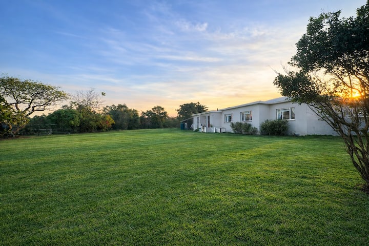 Large Farmhouse Near Beach- Undercover Braai & Bar - East London