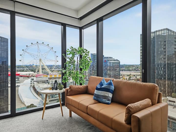 Exclusive Corner Unit With Views. Pool/gym. - Melbourne