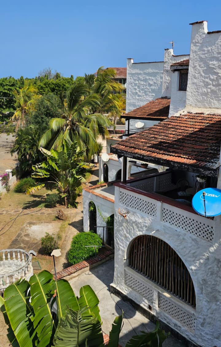 Brezzy Penthouse In Perfect Location. - Diani Beach