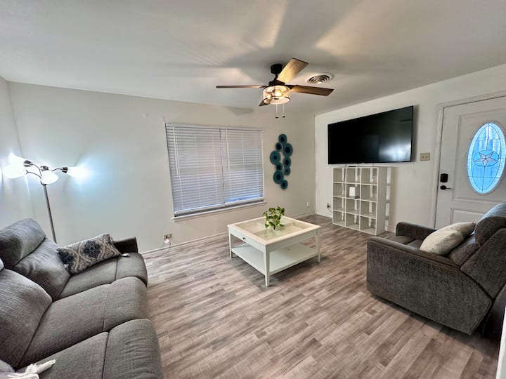 Cozy Home Away From Home - San Antonio, TX