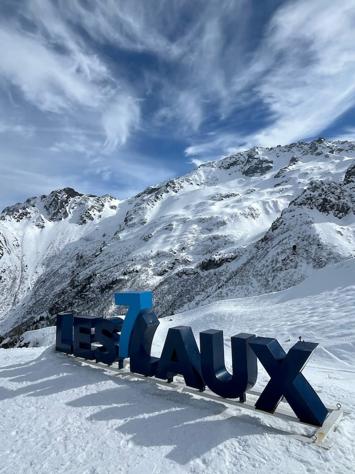 Studio Au Pied Des Pistes

Bâtiment Edelweiss - Les 7 Laux