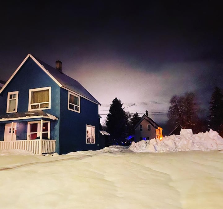 Heritage Lovely Home, Prime Location Downtown. - Revelstoke