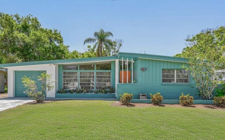 Retro Retreat - Close To The Beach - Great Rates! - Clearwater, FL