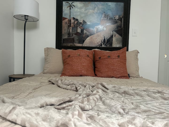 Persian Paradise (Ground Level Suite) - Cincinnati, OH