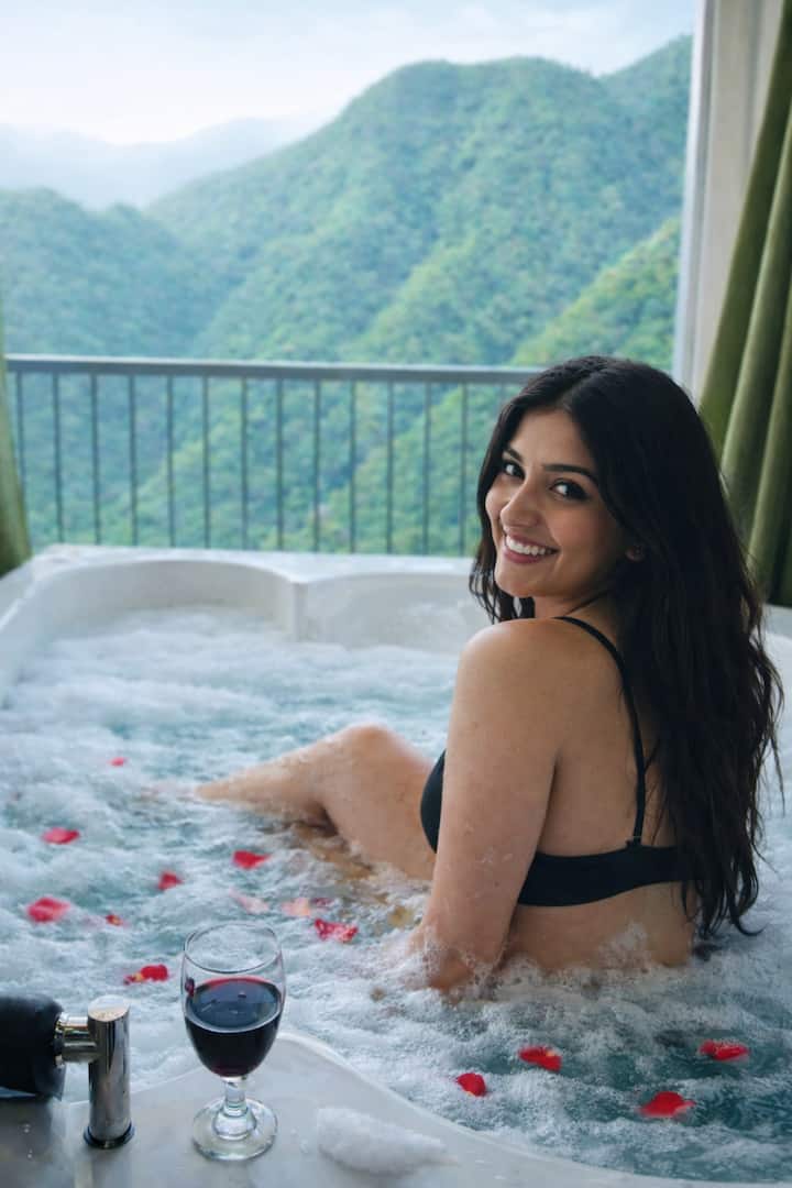 Panoramic Jacuzzi Suite With Huge Balcony & Swing - Dhanaulti