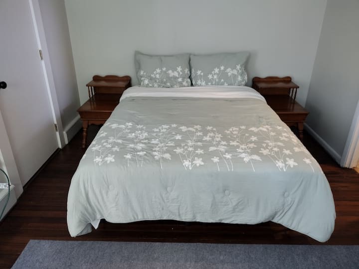 Large Bright Room And Tiny Bath - Pittsfield, MA