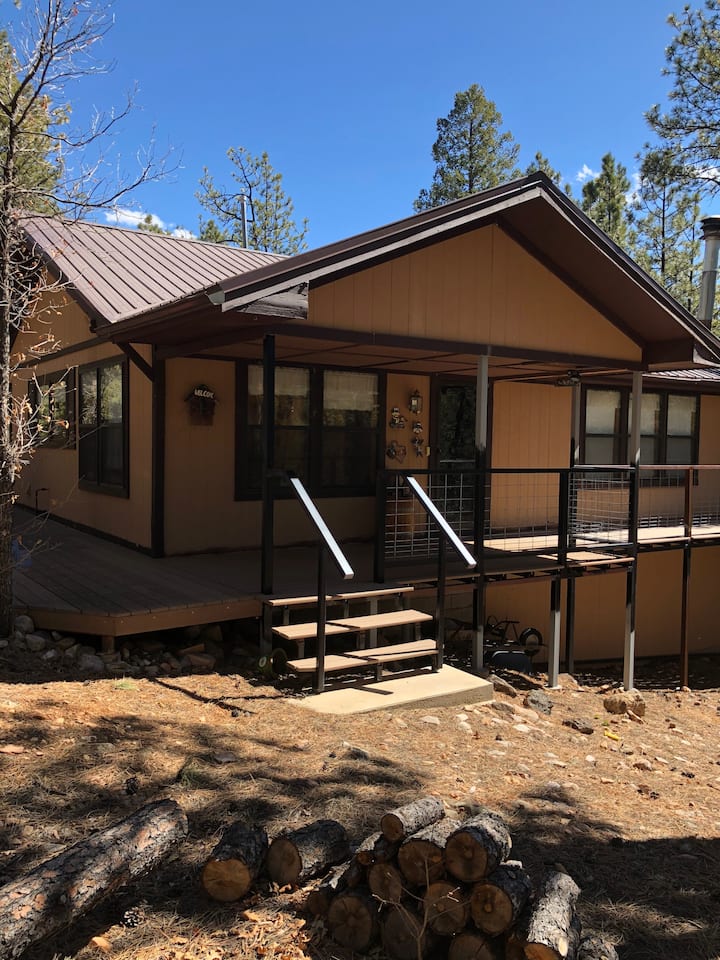 Beautiful 3/2 2 Story Mountain Home - Coyote Creek State Park, Guadalupita