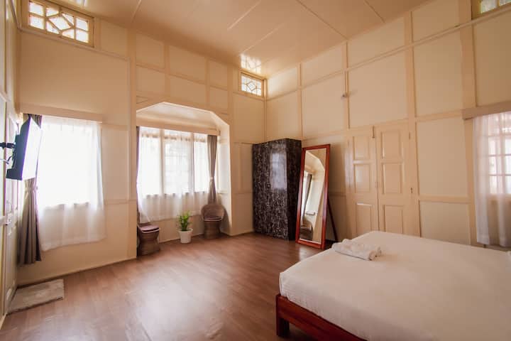 Entire Home In Shillong - Cozy 4bhk | Free Parking - Shillong