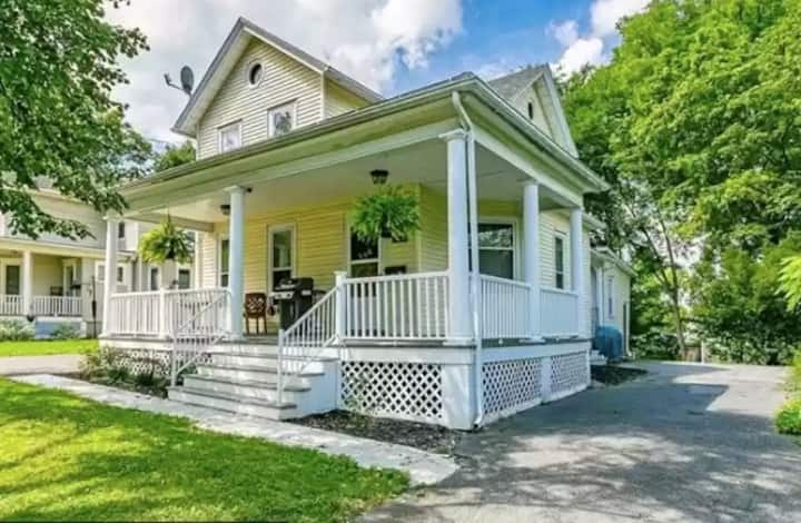 Quaint Upper Apartment - Canandaigua, NY