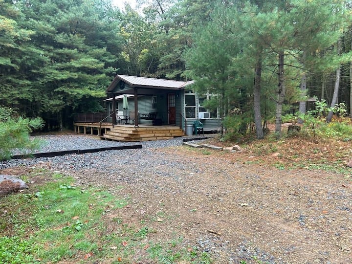 Arlene’s Tiny Cabin “The Love Shack” - Weiser State Forest, Pine Grove