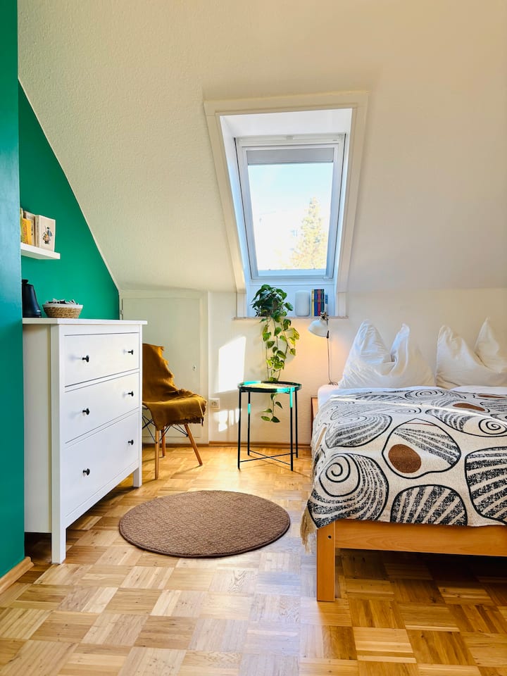 Sauberes Zimmer Mit Bad Im Dachgeschoss - Wiesbaden