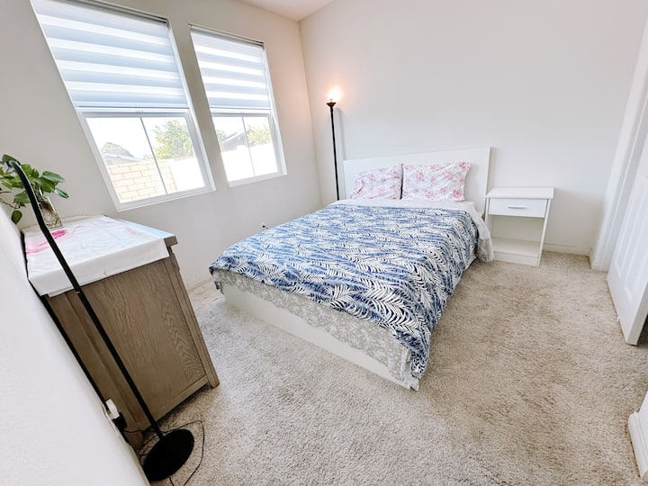 Cozy Room A - Montclair, CA