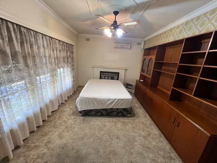 Quiet And Peaceful Room For Rent - Adelaide