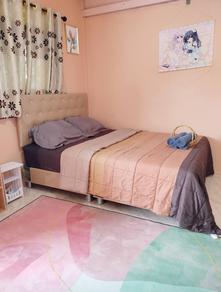 ห้องพักสำหรับพักสองท่าน
 เรียบง่ายสุขใจเมื่อมาพัก - Suan Phueng District