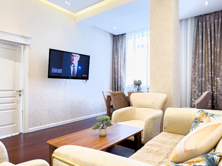 Central Baku•2‑bedroom Apt•balcony•elevator•65″ Tv - 아제르바이잔