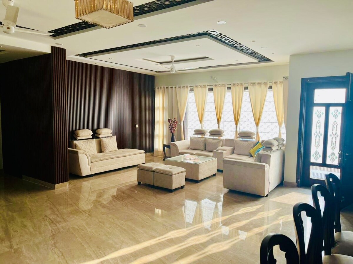 Luxury loft aero homes @charlie - Houses for Rent in Sahibzada Ajit ...