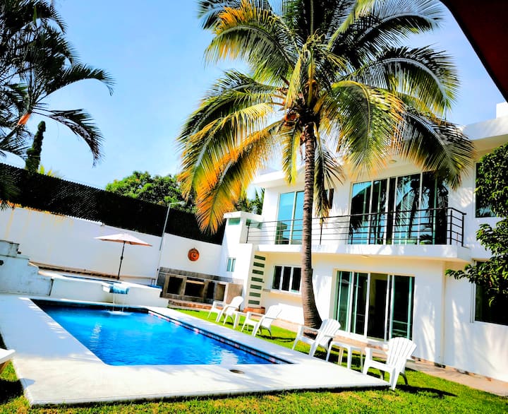 Casa Con Alberca Y Jacuzzy En Fracc. Privado Oaxte - Cuautla