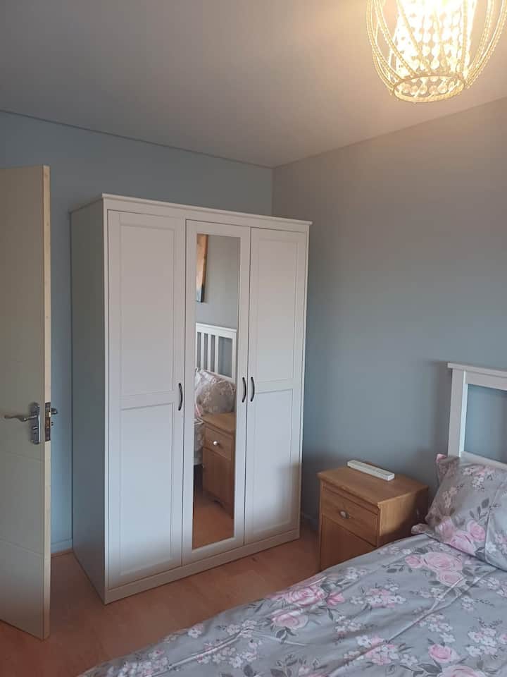 Spacious Bedroom 4d - Manchester