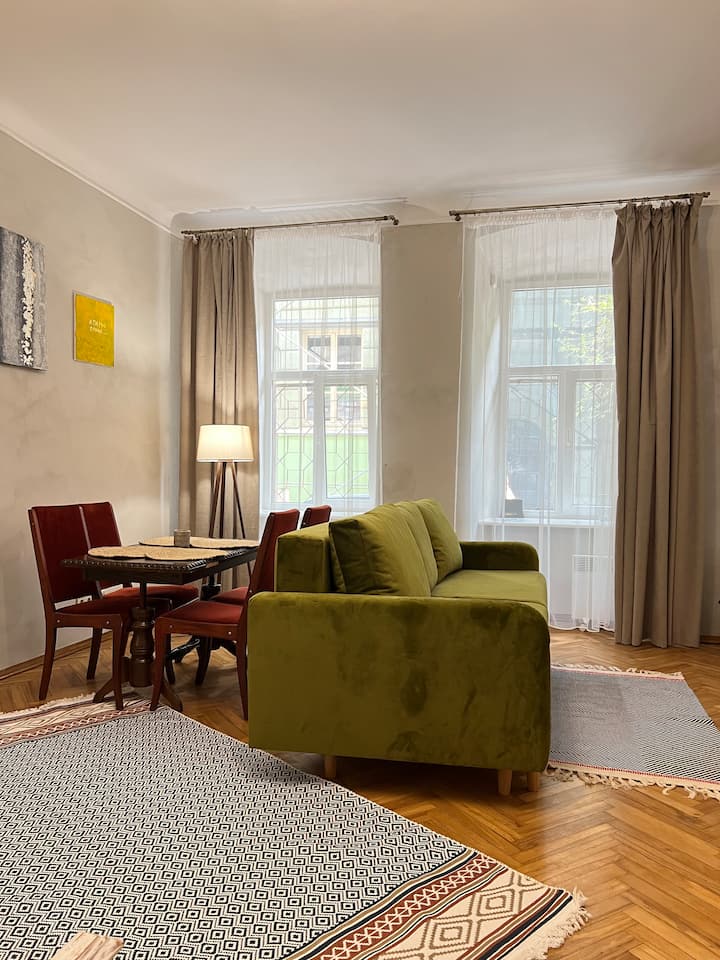Art Apartment On Virmenska Str - リヴィウ