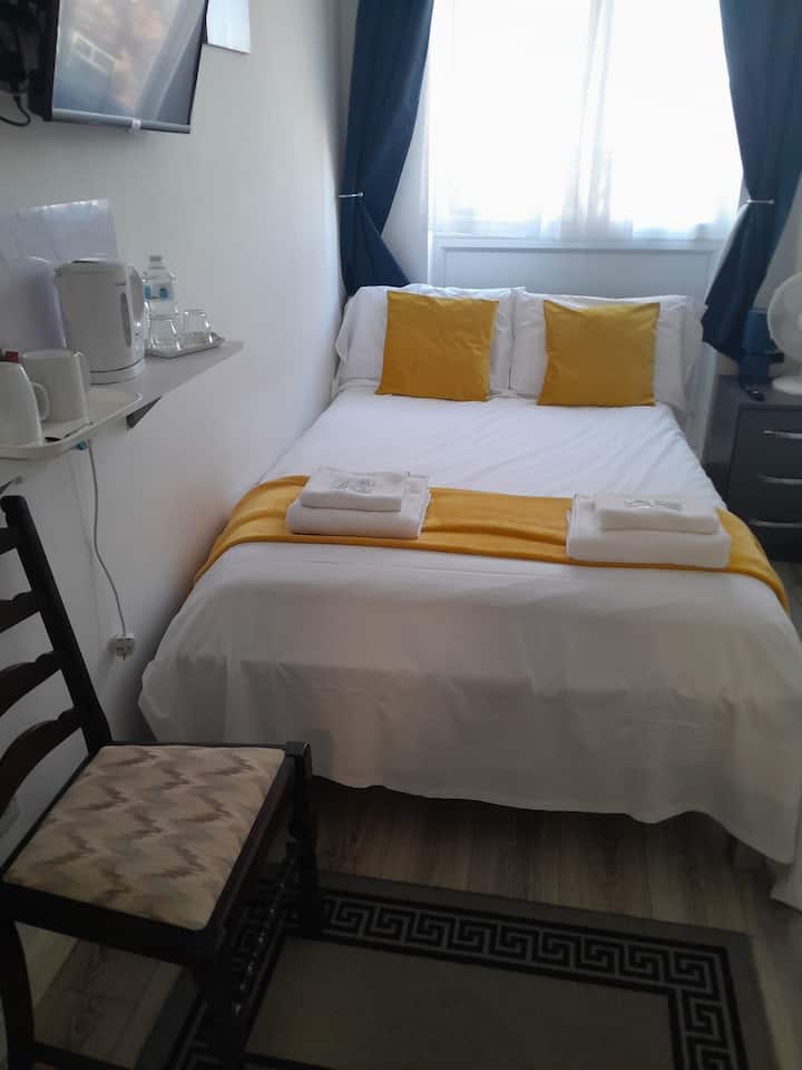Double Rooms With On-site Pub And Free Parking - Leicester