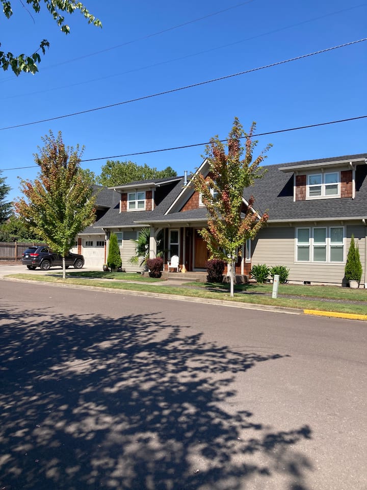 Cozy Studio Above Garage In Downtown Albany - Albany, OR