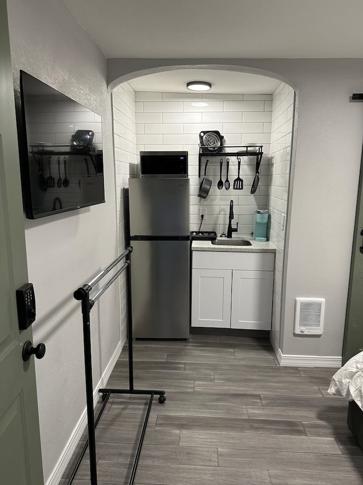 Small But Clean Studio Apt - Klamath Falls, OR