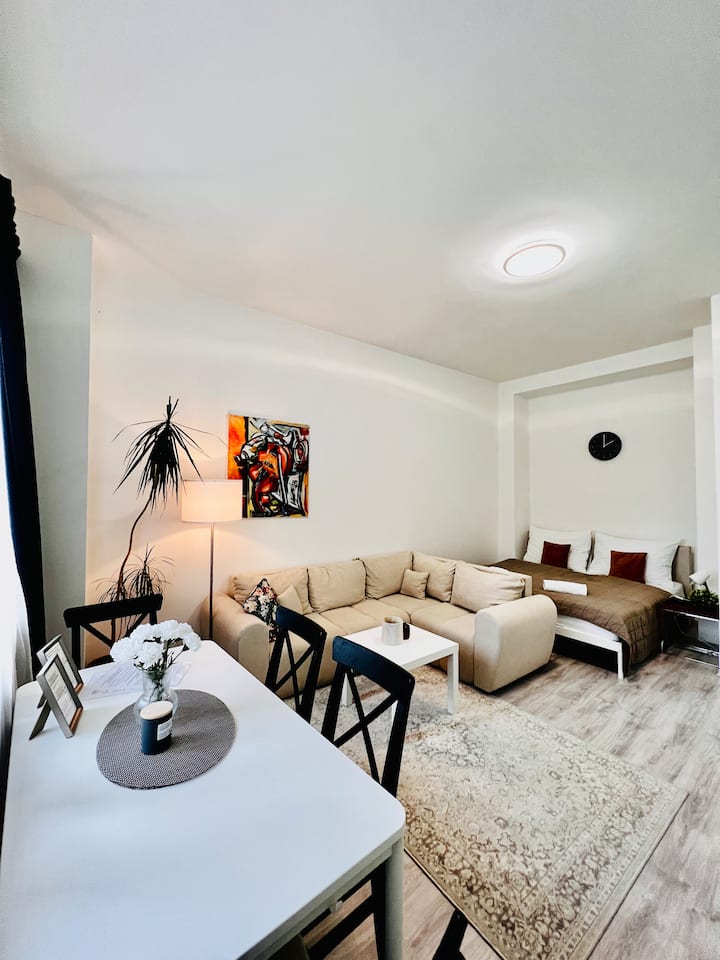 Centum Na Dosah, Mhd Před Domem - プラハ